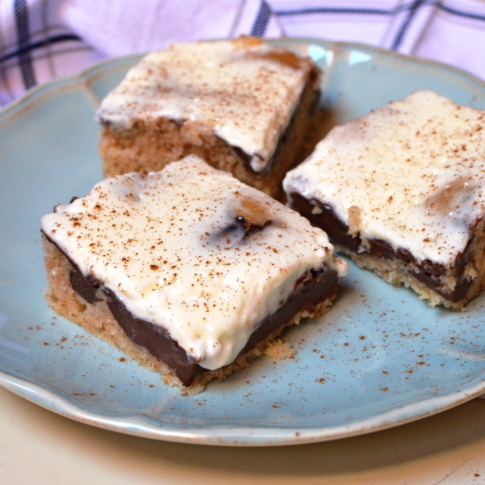 Báječná buchta s pudingem a zakysanou smetanou » MlsnáVařečka.cz