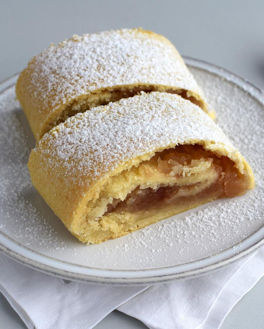 Hrnkový štrúdl s jablky » MlsnáVařečka.cz